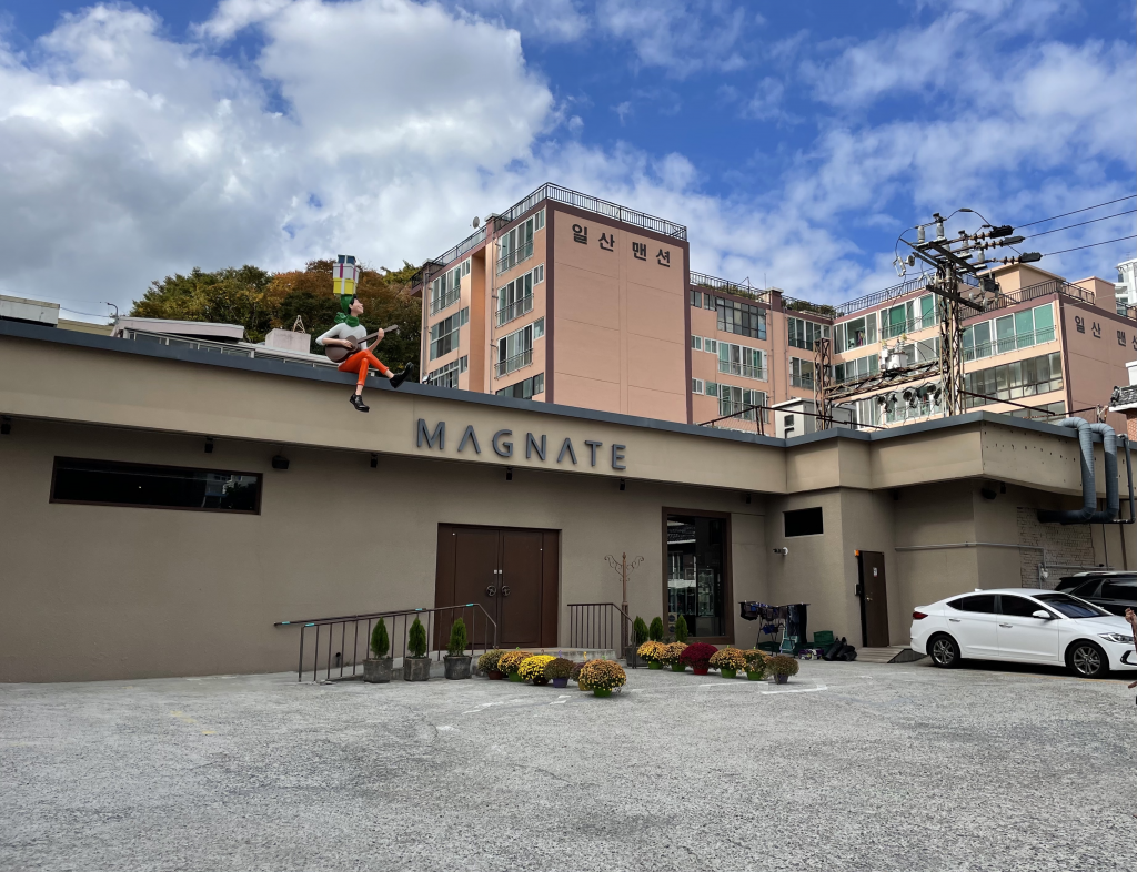 Magnate Cafe : j'ai visité le café du père de Jimin des BTS - SEIRAZ